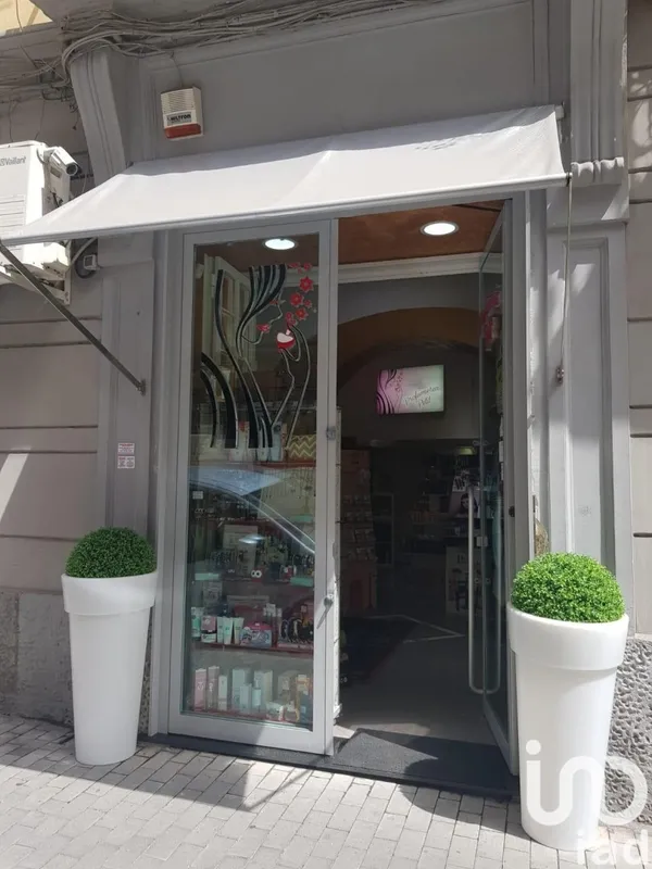 2 commercial premises for sale in Napoli (063) - iad