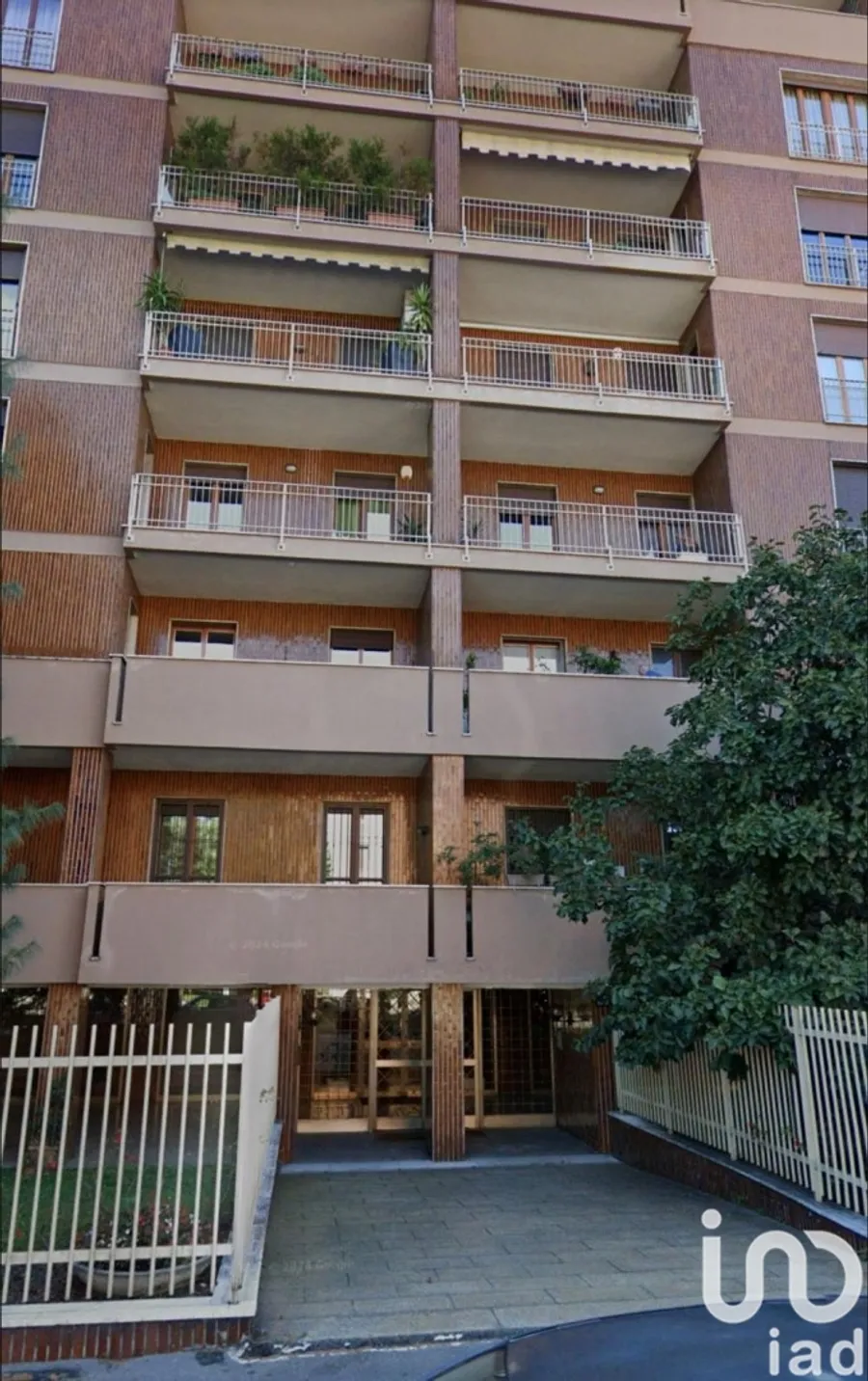 1 parcheggio in vendita a Milano (20156) - iad