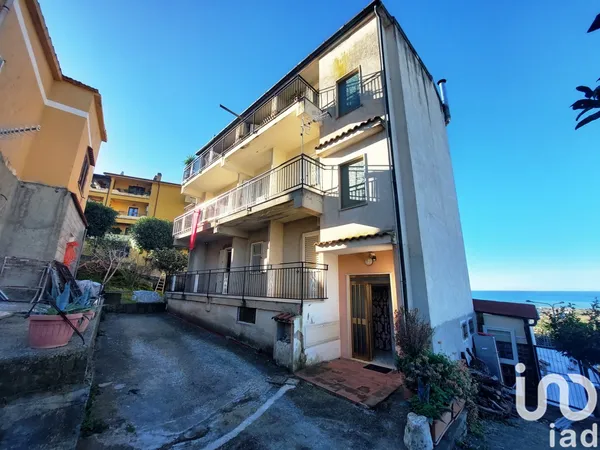 0 appartamenti con garage in vendita a Torano Castello (87010) - iad